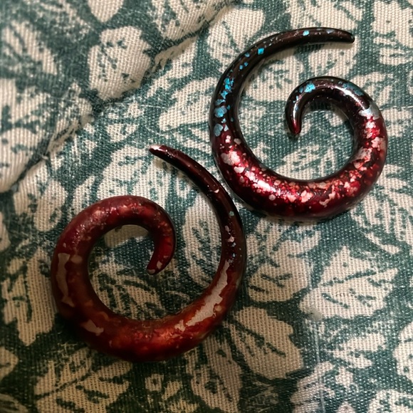 Hot Topic | Jewelry | Red And Blue G Spiral Taper Gauges | Poshmark